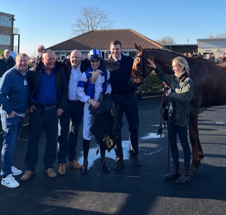 Max Comley Racing - Horse Trainer