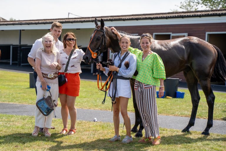 Max Comley Racing - Horse Trainer